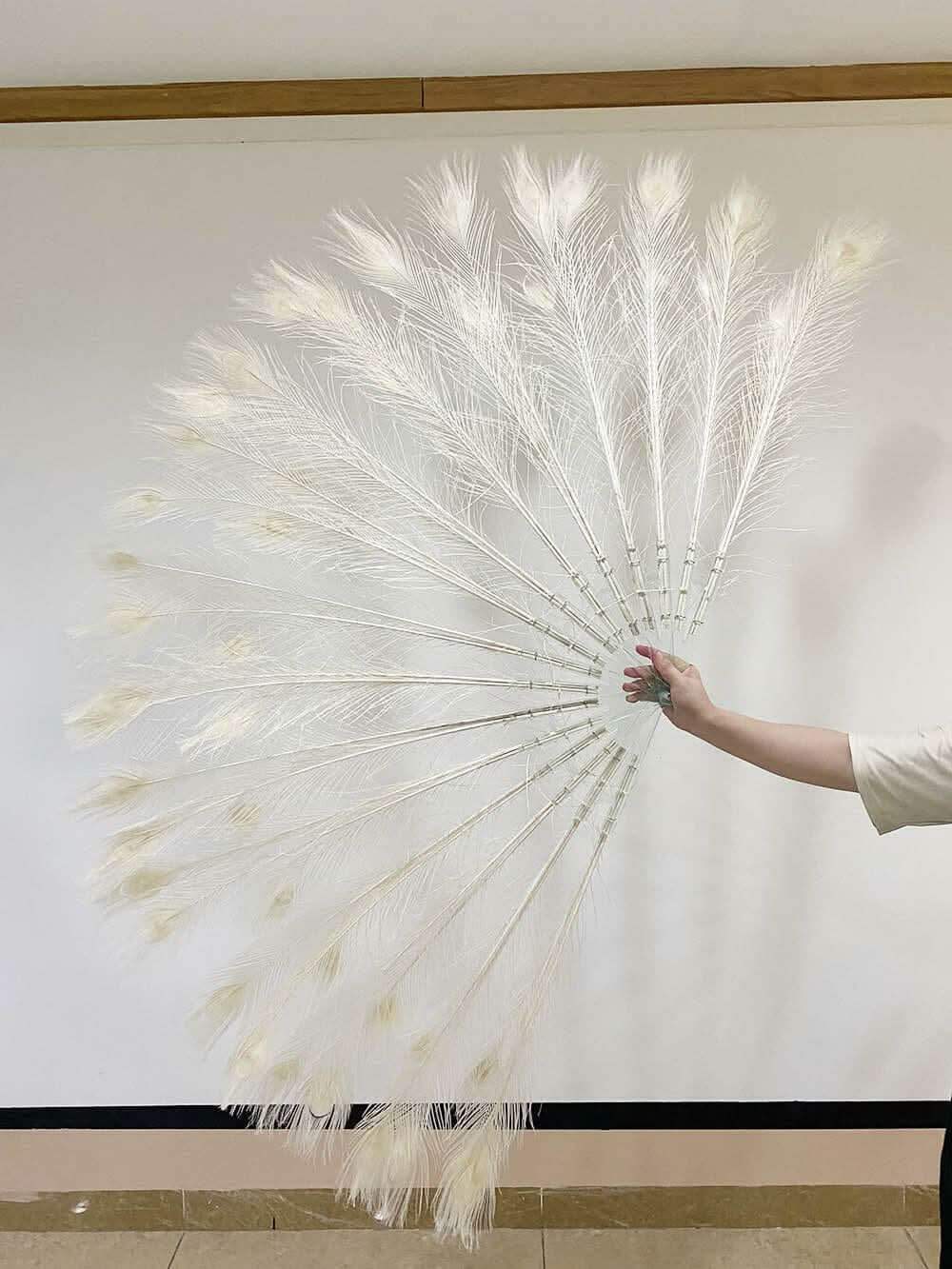 White peacock feather fan – hot fans